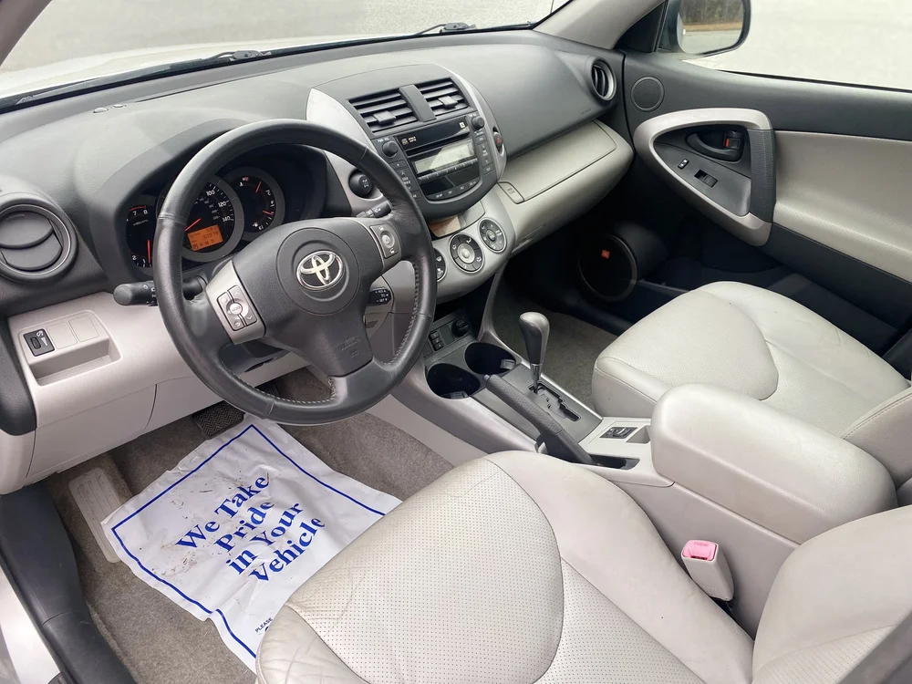Toyota Rav4 2008 Interior