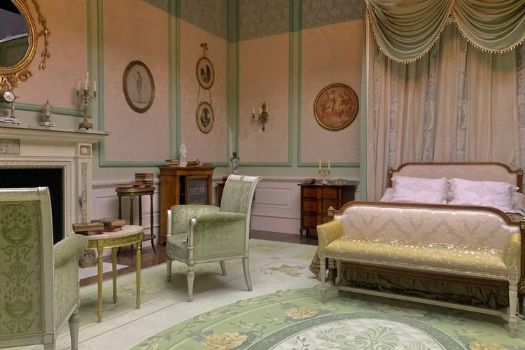 Regency-style set design of Netflix's Bridgerton — Paper & Moon