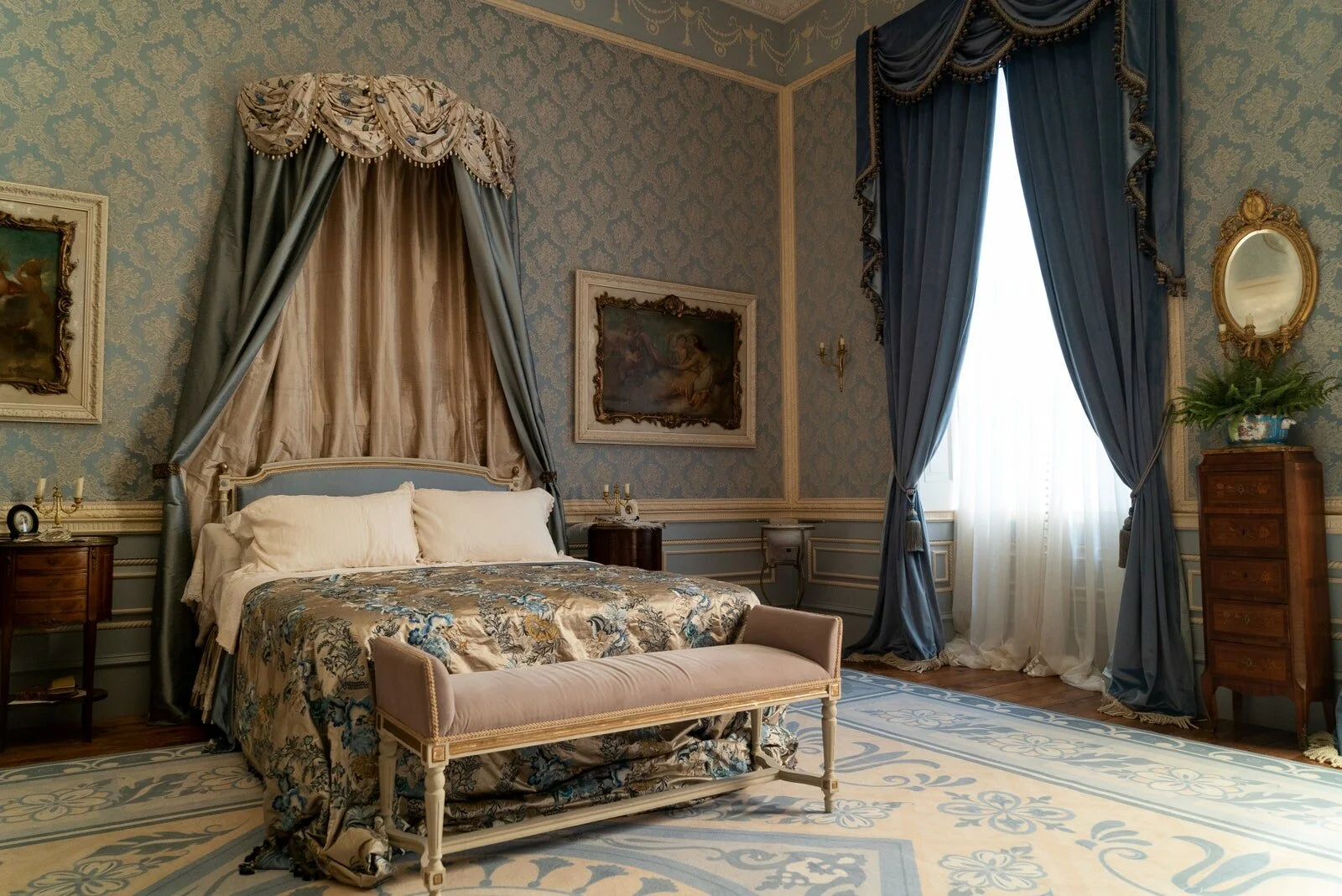 Regency-style set design of Netflix's Bridgerton — Paper & Moon