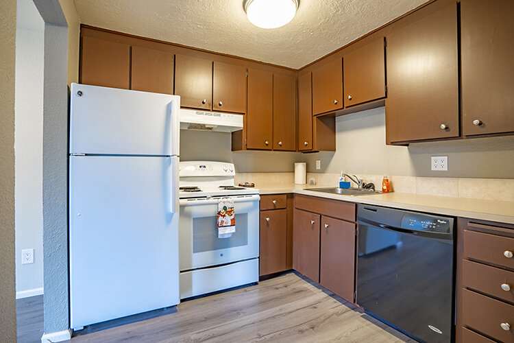 Del-View Apartments — Cornell and Associates