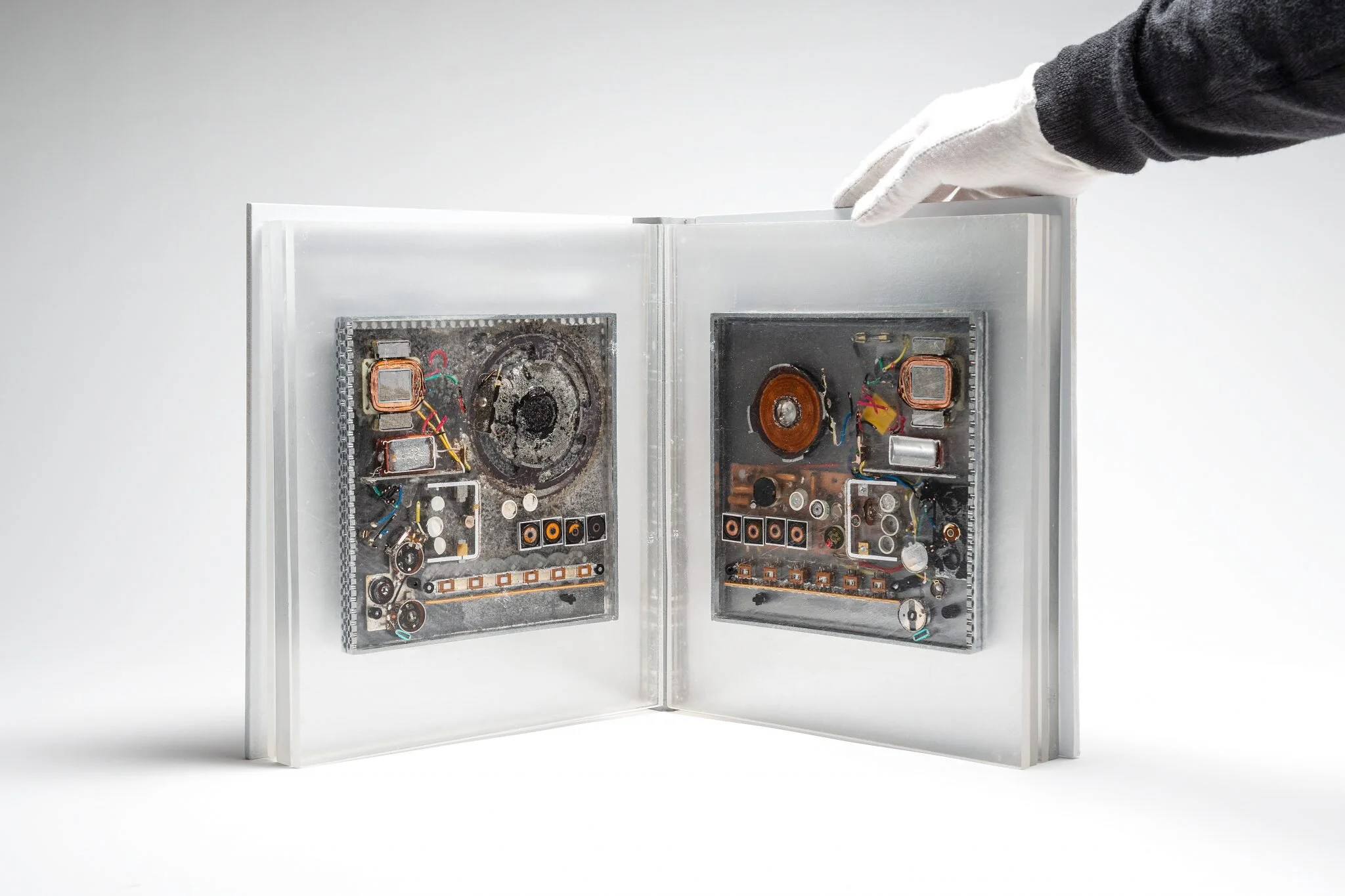 Fabian Oefner Disintegrating Art — Designcollector