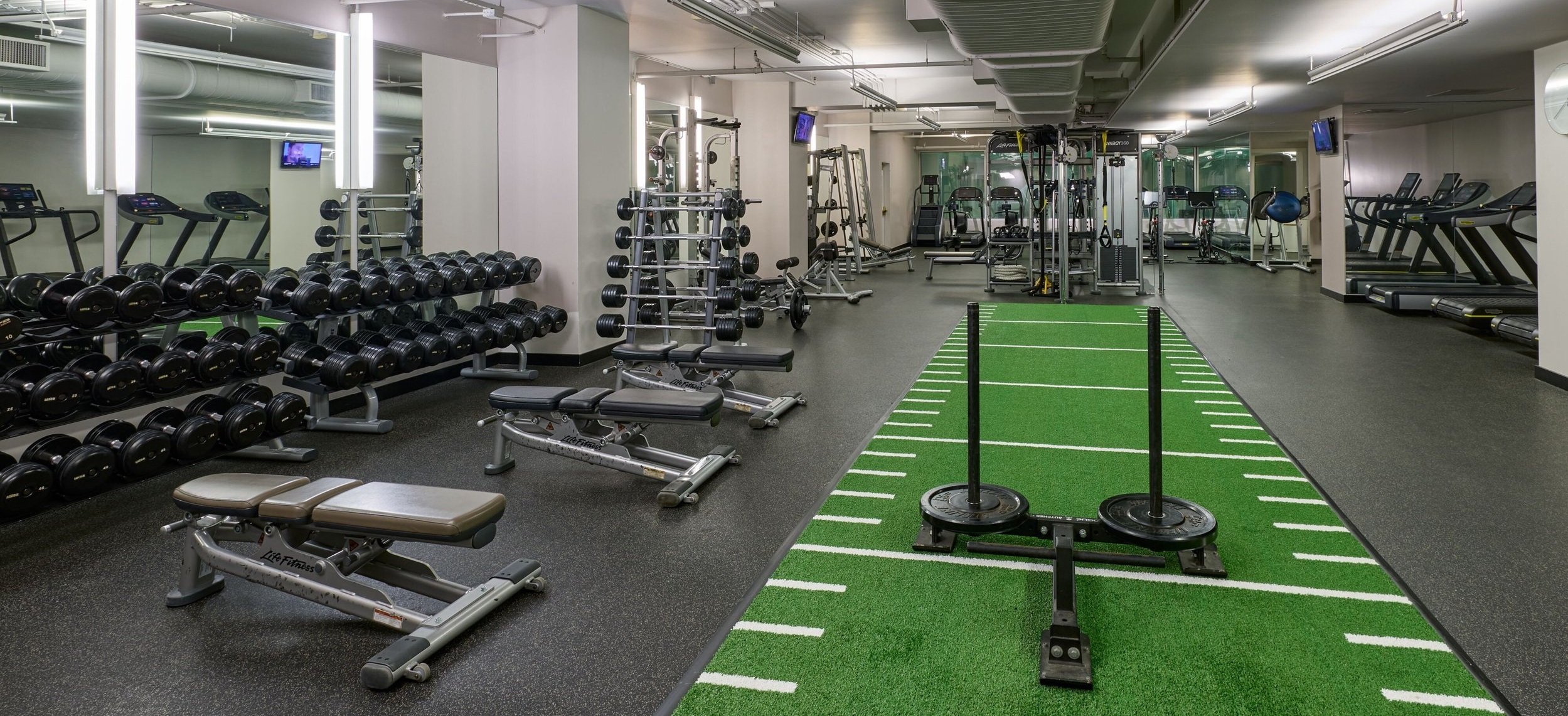 The 10 Best Hotel Gyms in Chicago - Fittest Travel