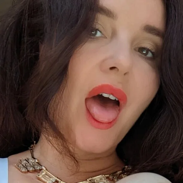 MEET MAXINE HOLLOWAY