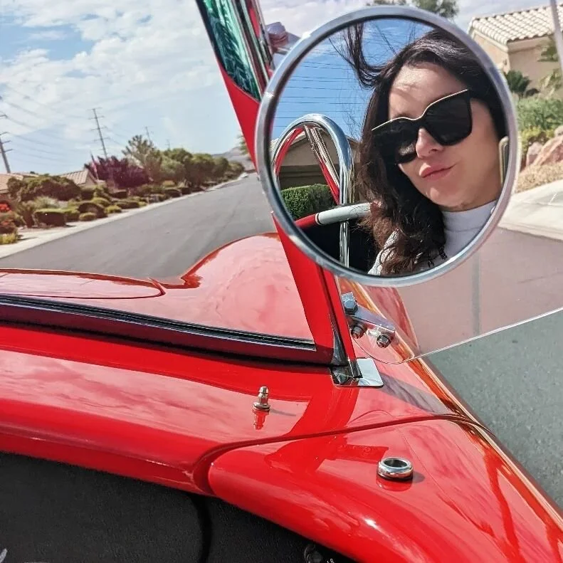 MEET MAXINE HOLLOWAY