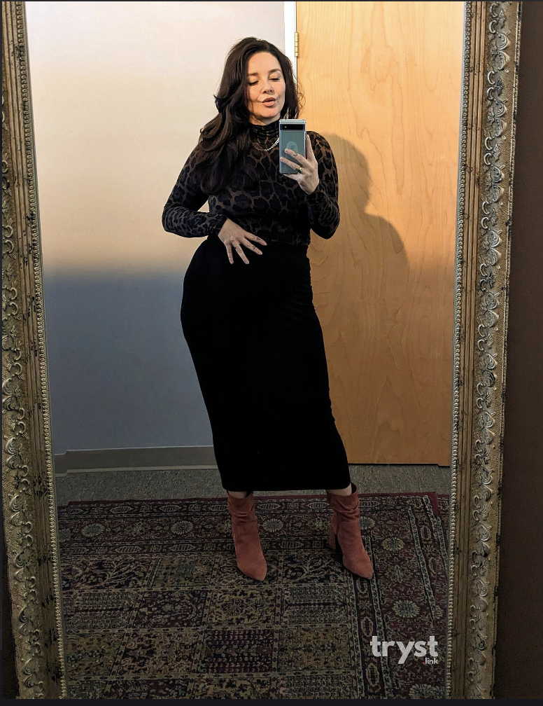 MEET MAXINE HOLLOWAY