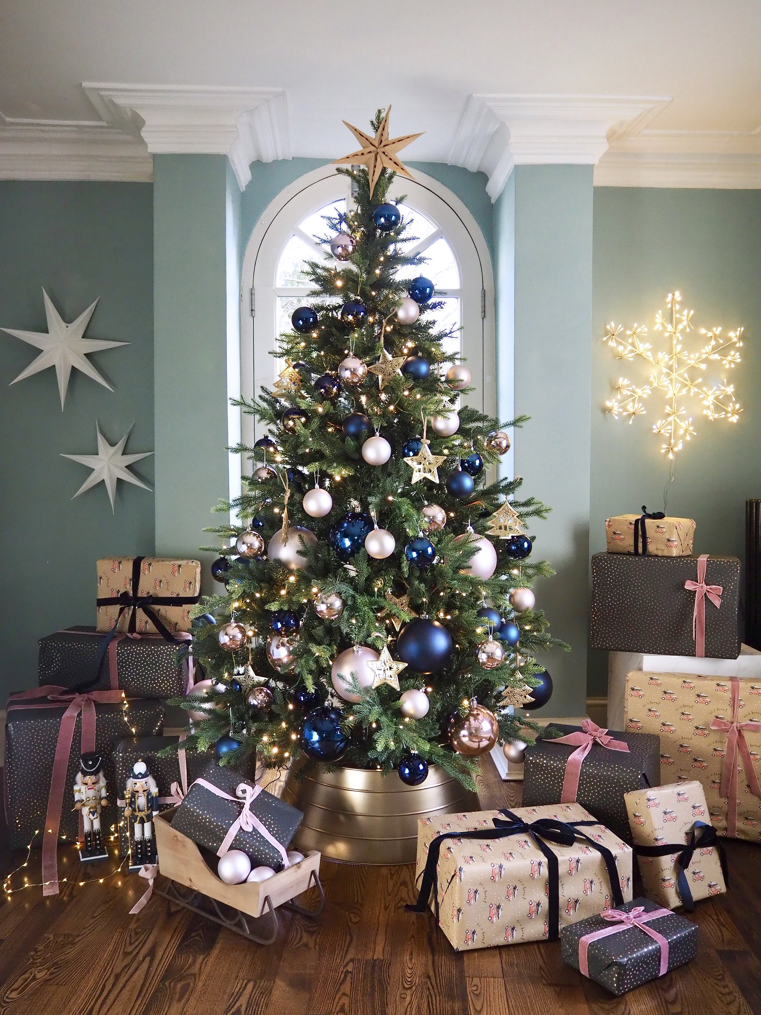 5 Tips On How To Decorate A Christmas Tree Like A Pro — Melanie Lissack