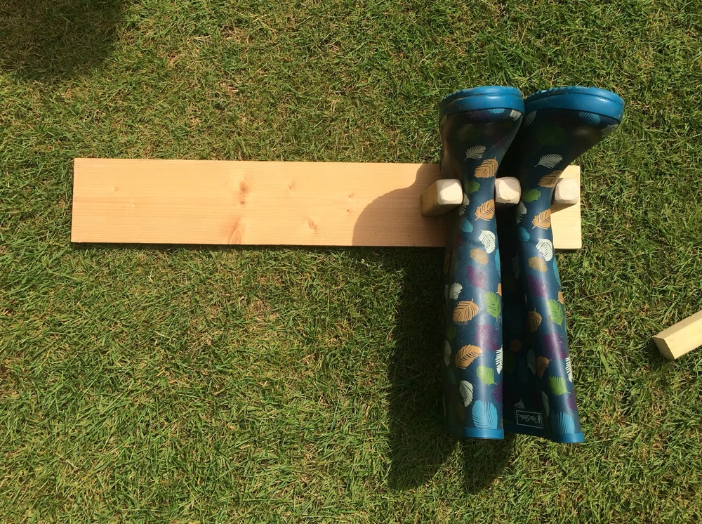 How To Make An Outdoor Wall Mounted Welly Boot Holder — MELANIE LISSACK ...