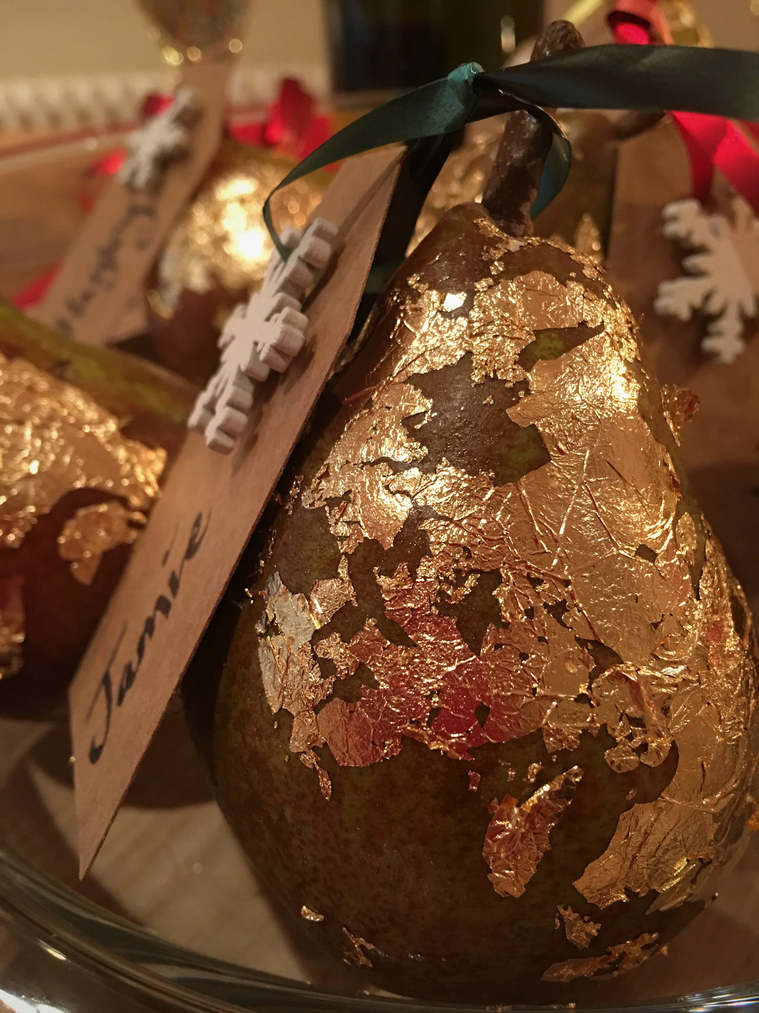 DIY Gold-Leaf Pear Place Name Holders For Xmas & New Year Dinner ...