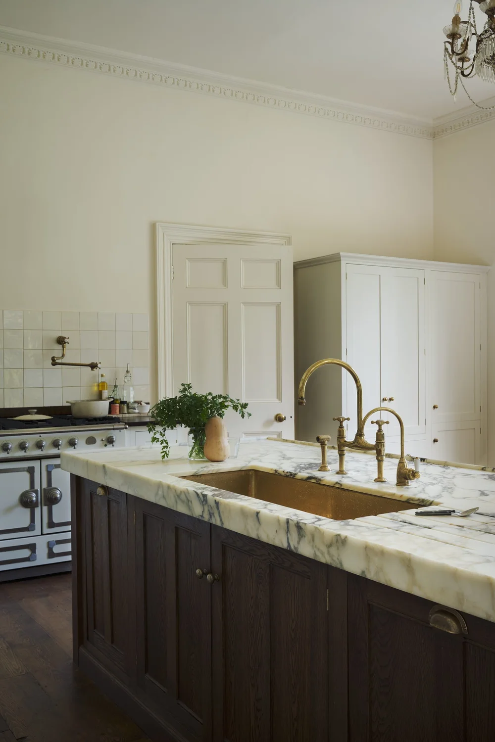 Get inspiration From This Stunning Luxury Wood and Marble deVOL Kitchen ...