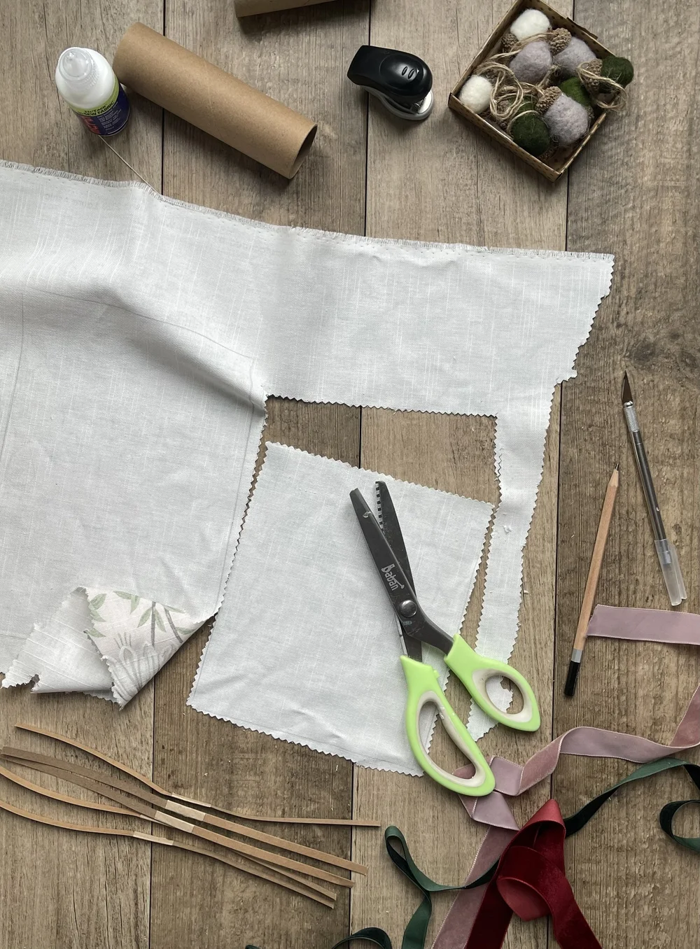 Easy To Make No-Sew Reusable Fabric Christmas Crackers — MELANIE ...