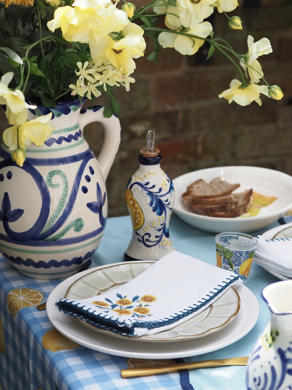 How To Style a Mediterranean-Inspired Table Setting — MELANIE LISSACK ...
