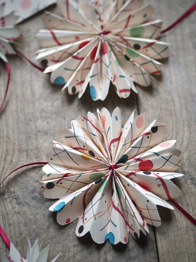 How To Make This Whimsical Scandi Paper Garland For Christmas — MELANIE ...