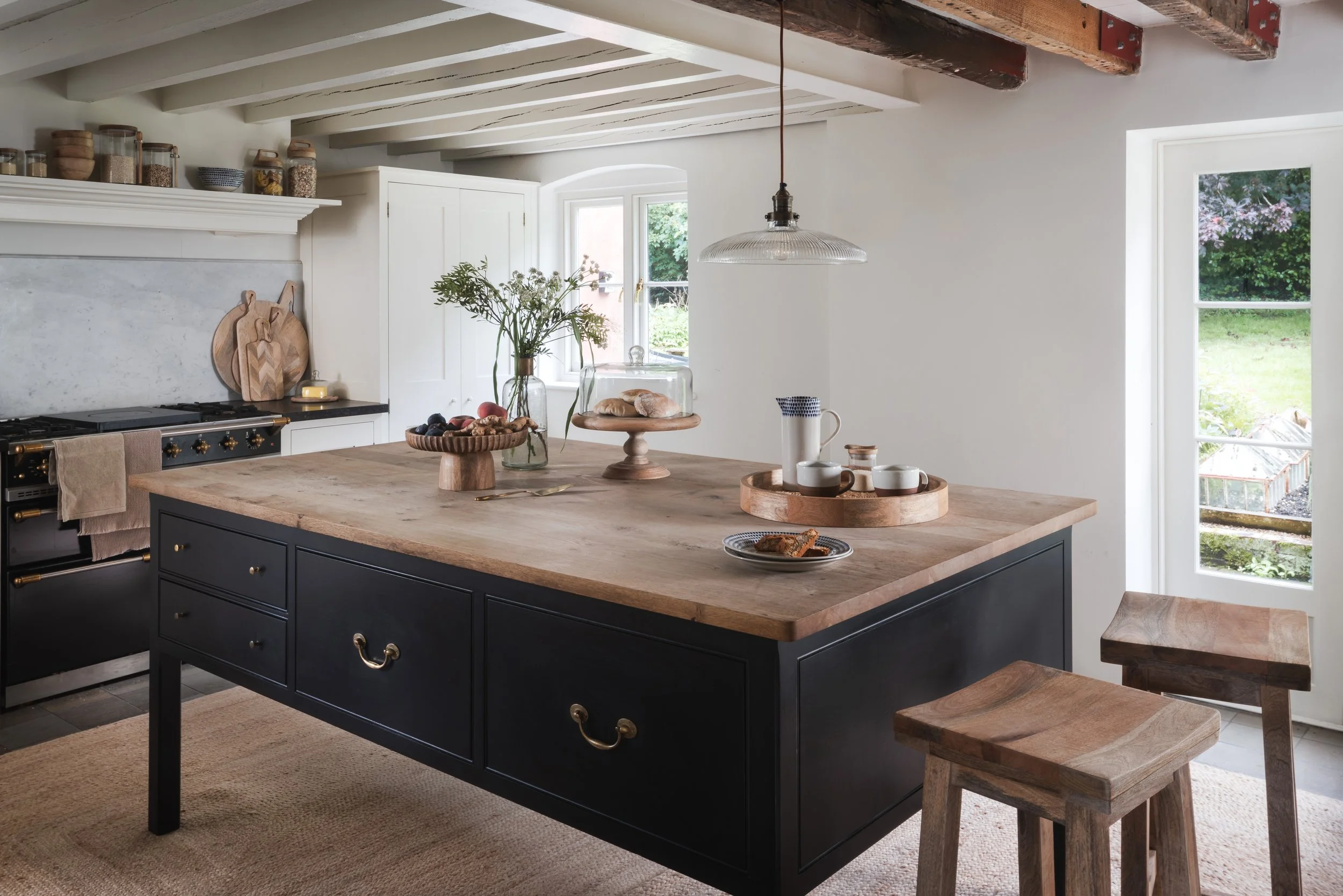Why This Stylish New Kitchen Island Design Trend Is Here To Stay ...