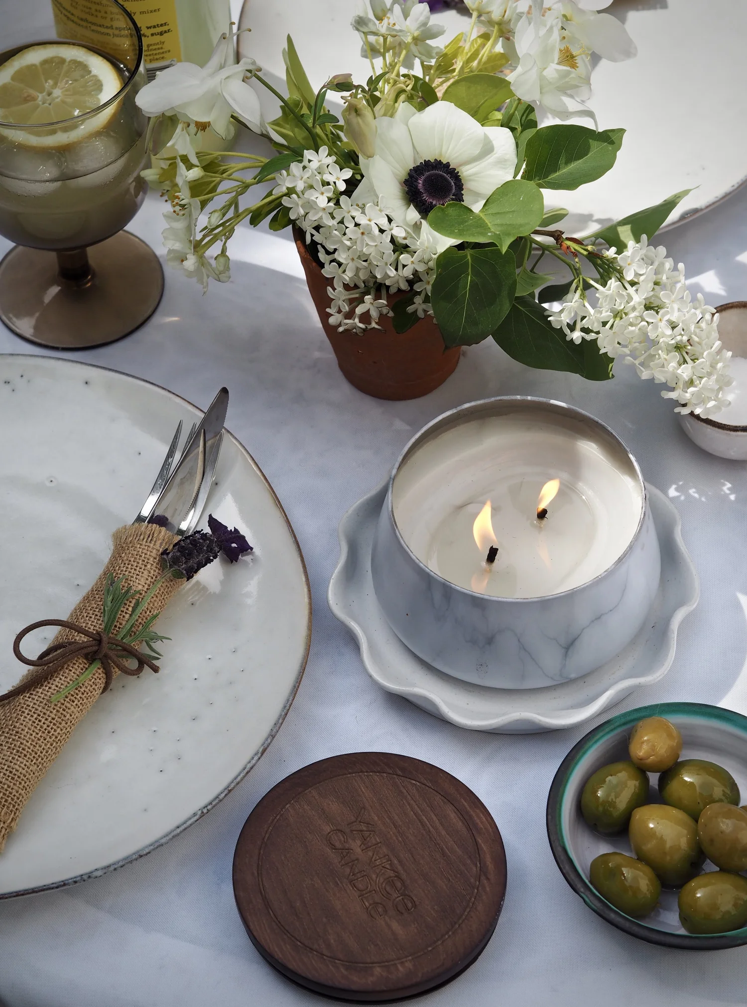 5 Simple Outdoor Table Setting Ideas: Easy Ways To Make The Most Of ...
