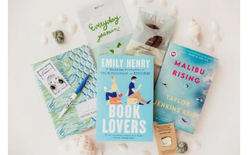 50+ Gift Ideas for Book Lovers | Simple Modest Mom