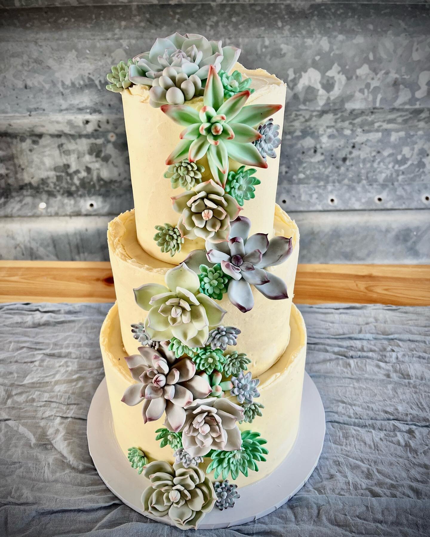Cornwall Wedding Cake Maker & Decorator