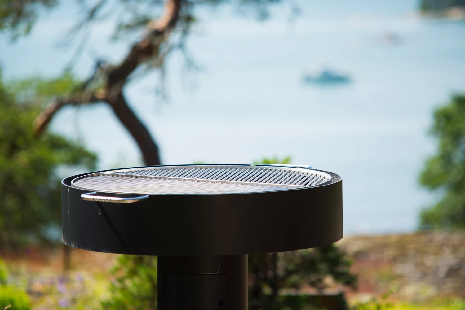 Stainless steel Elements grill for public spaces. | Widala – Möbler ...