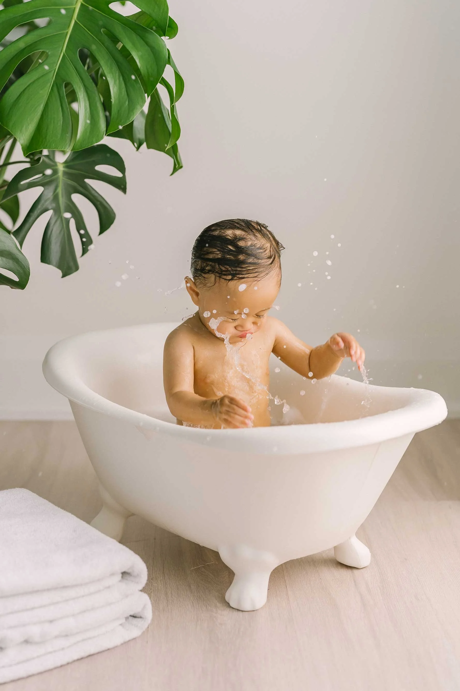 Baby’s First-Year Milestones: Cake Smash and Bubble Bath Fun ...