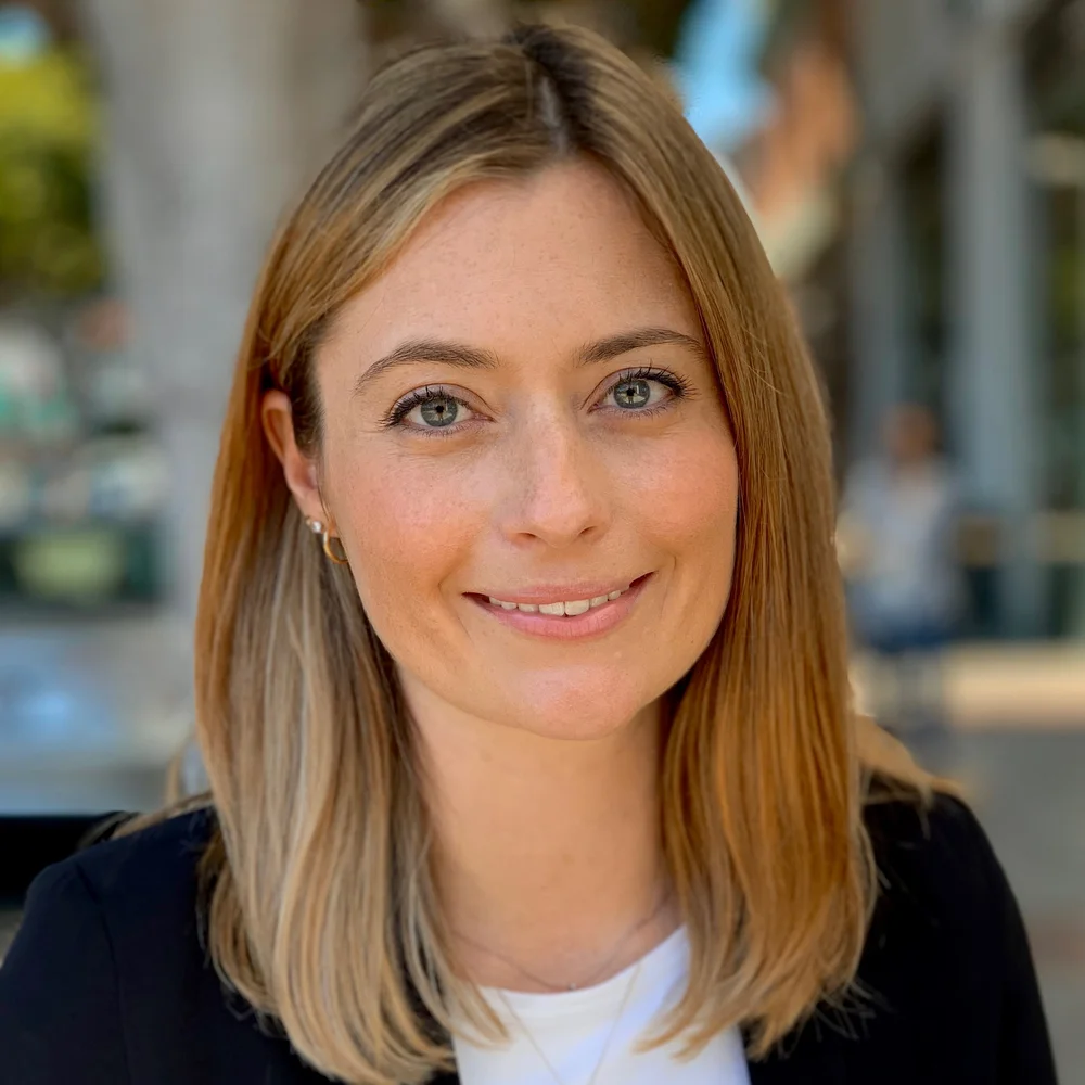 138 | Aligning our Money with our Values with Financial Advisor Lindsey ...