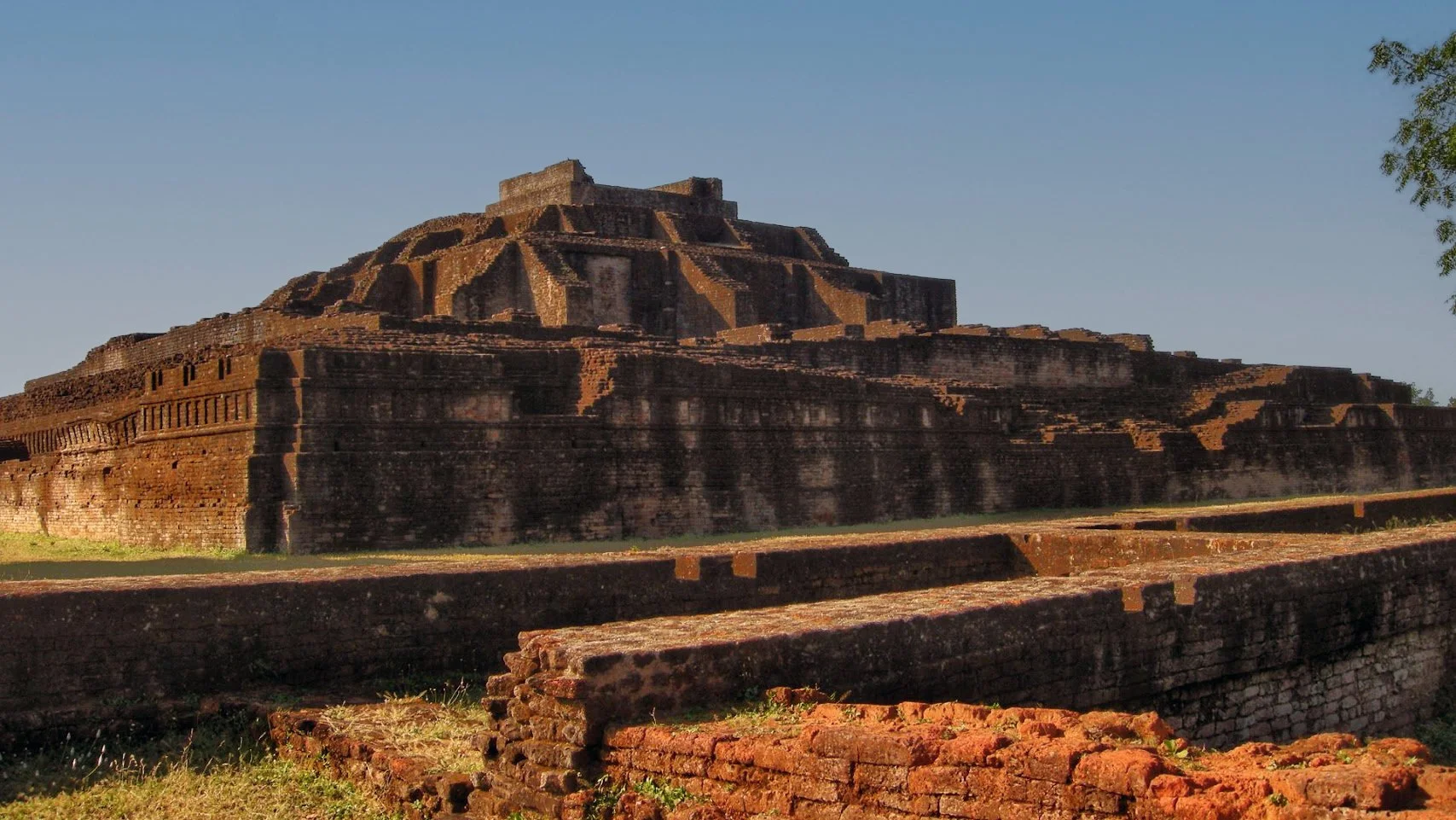 Ancient Buddhist Ruins — Qur'anic Warners