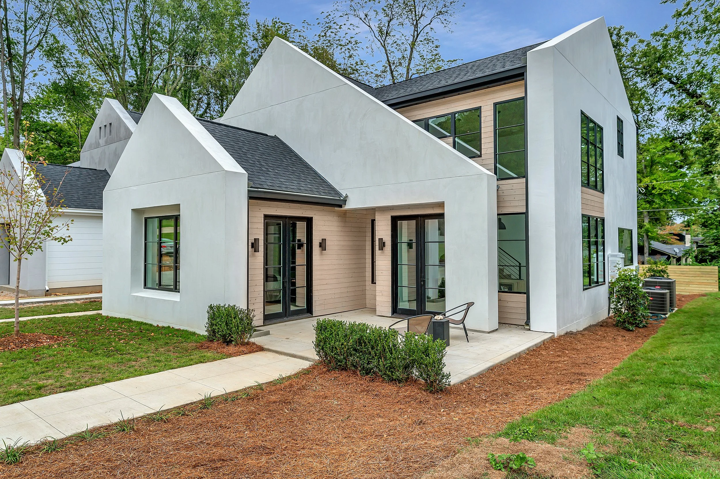 Modern Houses Designed For Contemporary People | August House Co.