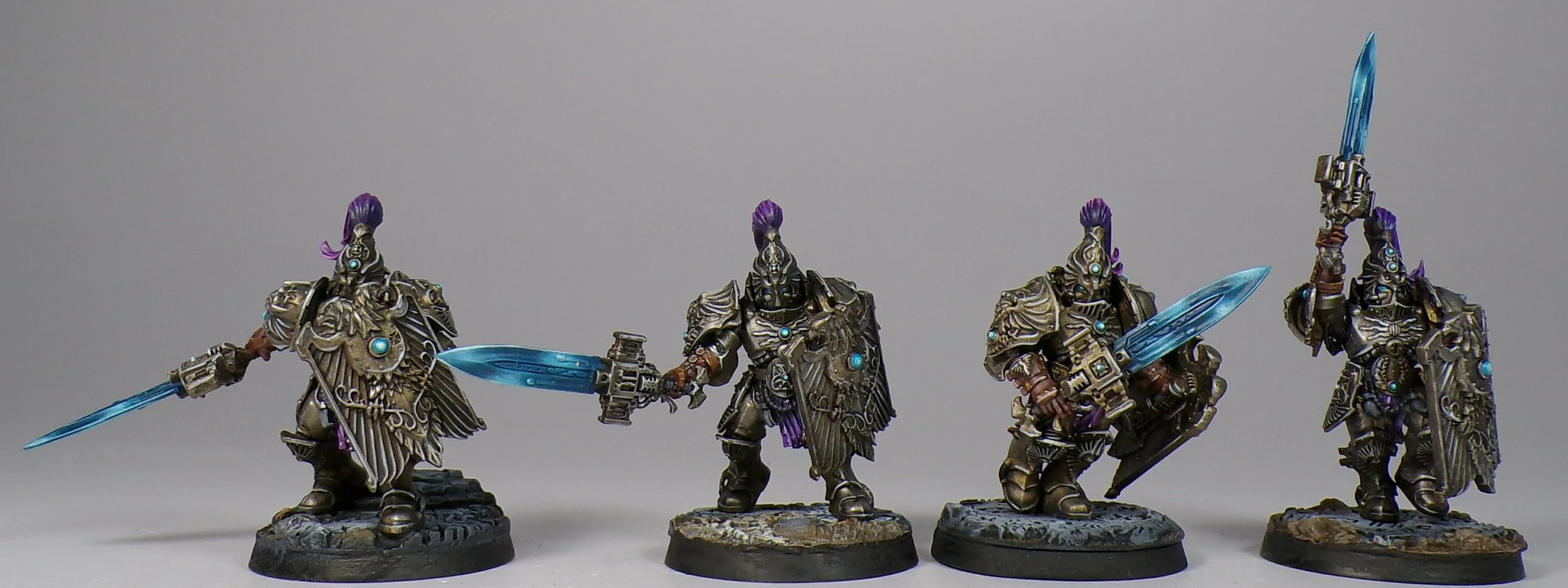40k: We Painted Brass and Deep Purple Custodes with NMM Blue Blades ...