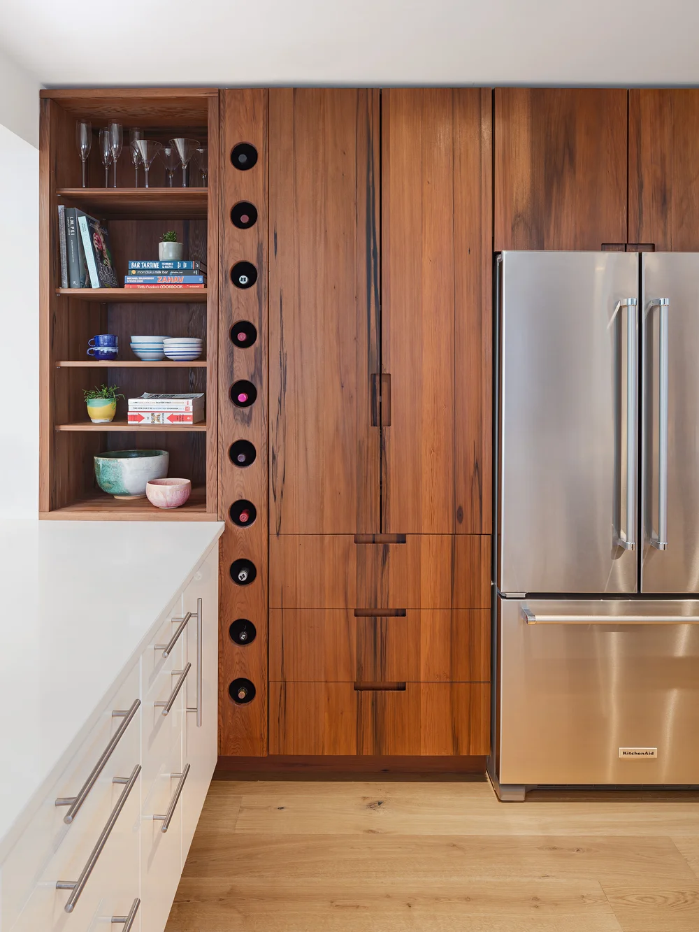 Redwood Cabinets Kitchen | Homeminimalisite.com