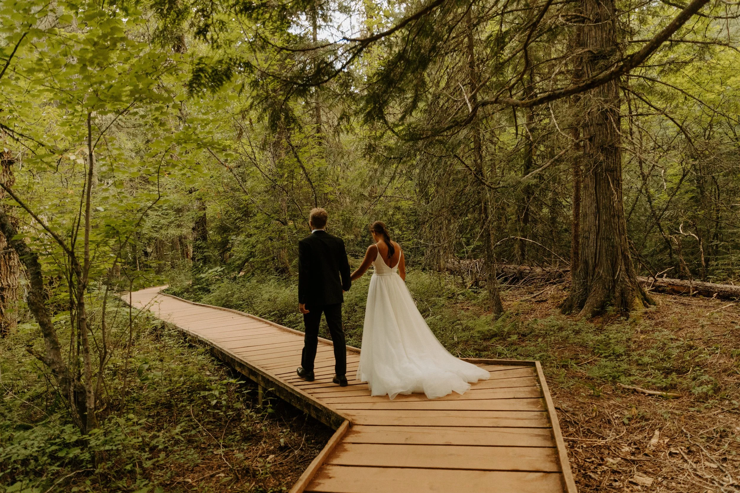 How to Elope in Oregon | Updated for 2023 — Montana Diaries
