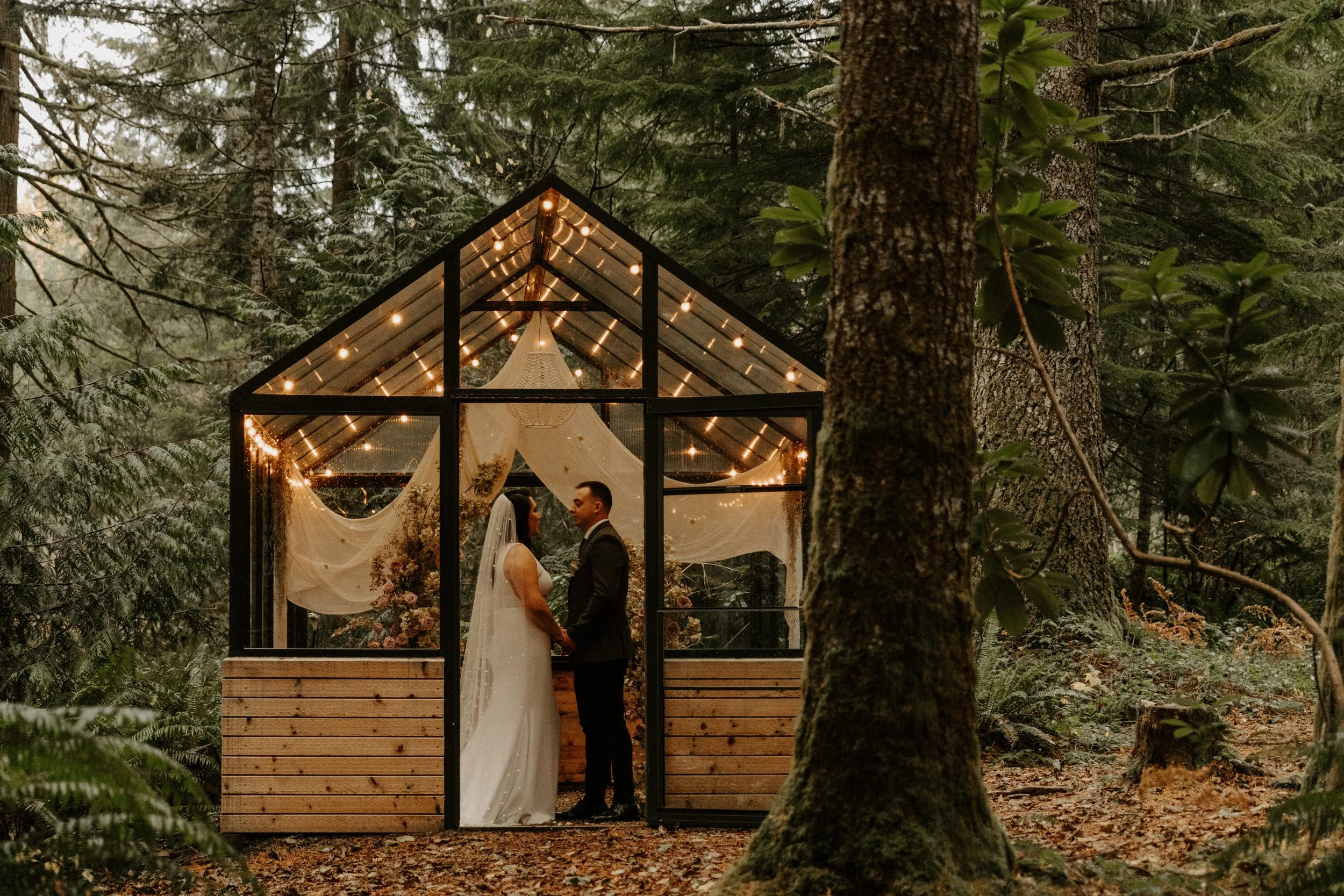 How to Elope in Oregon | Updated for 2023 — Montana Diaries