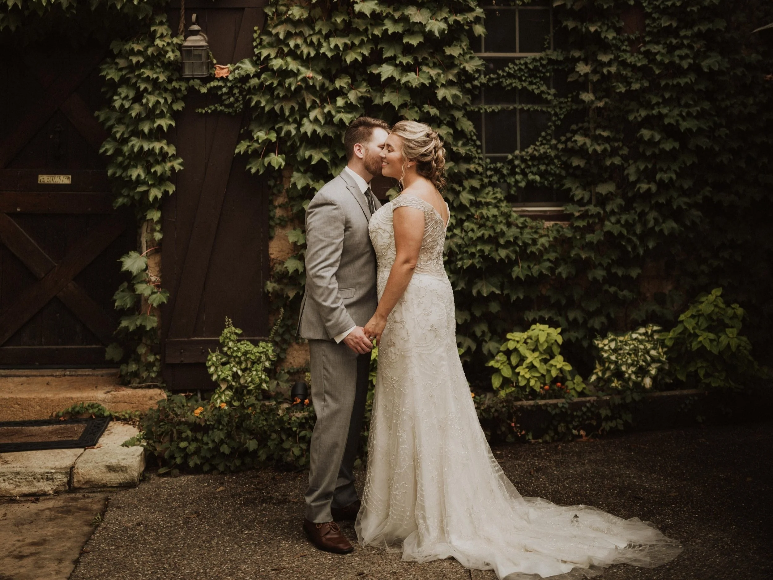 Zazou's Bridal Boutique & Tuxedos