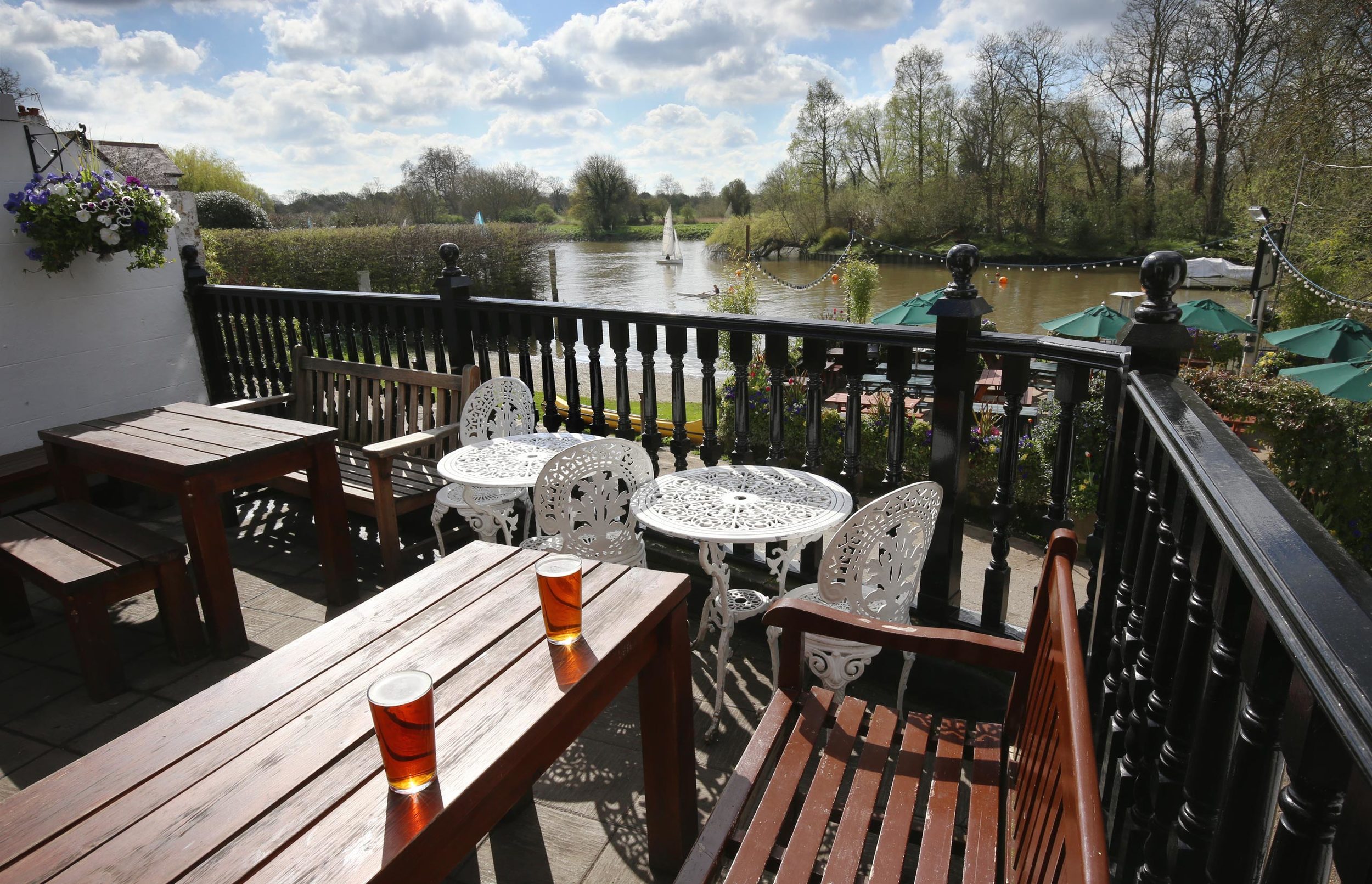 The White Swan Twickenham - Riverside Pub & Restuarant