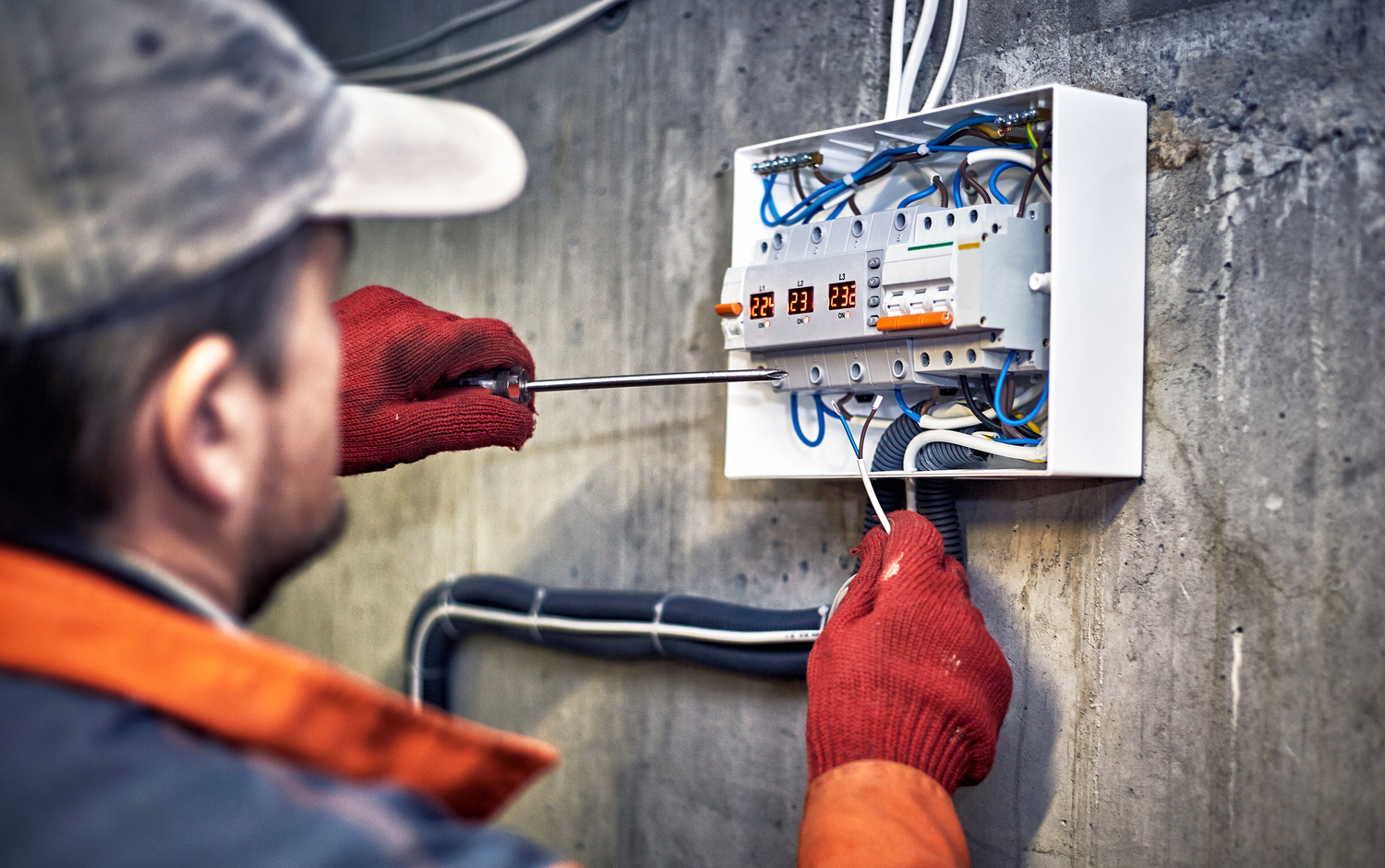 What is Causing My House Lights to Dim? — 1000Bulbs Blog
