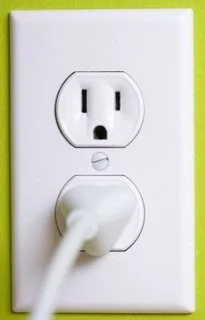 Polarized vs. Non-Polarized Electrical Plugs — 1000Bulbs Blog