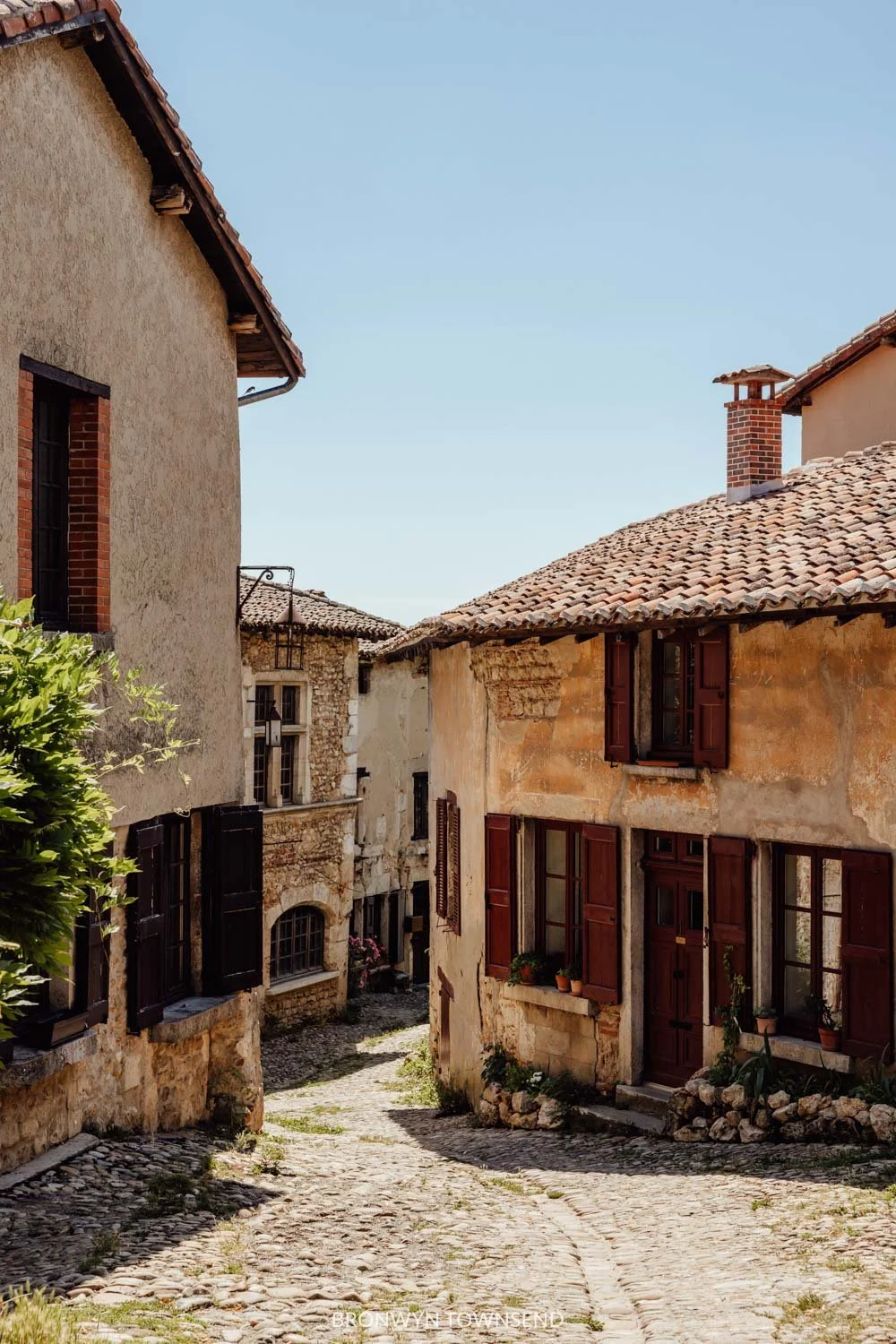 A Travel Guide to Perouges, France: The Perfect Day Trip From Lyon