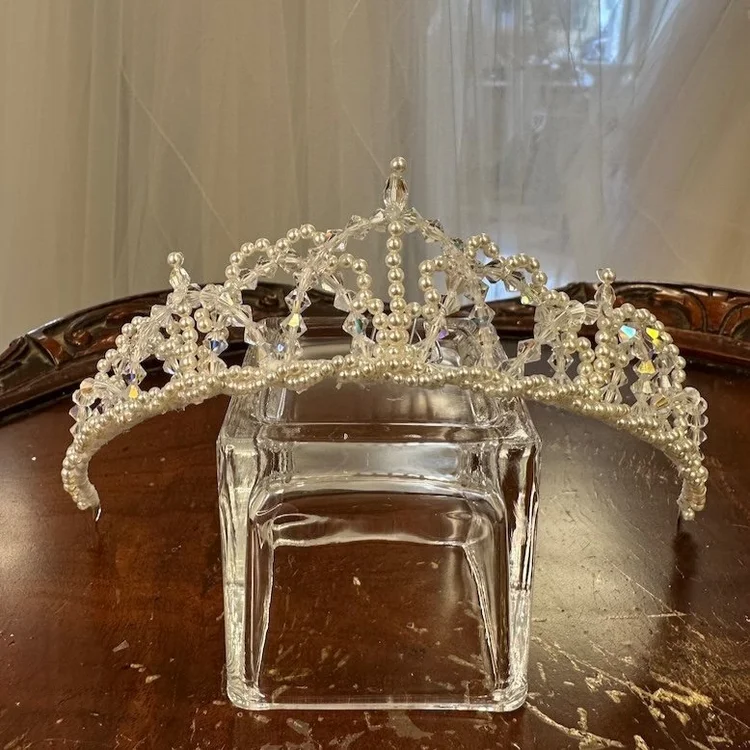 How To Wear Mom’s 1980s Bridal Headpiece