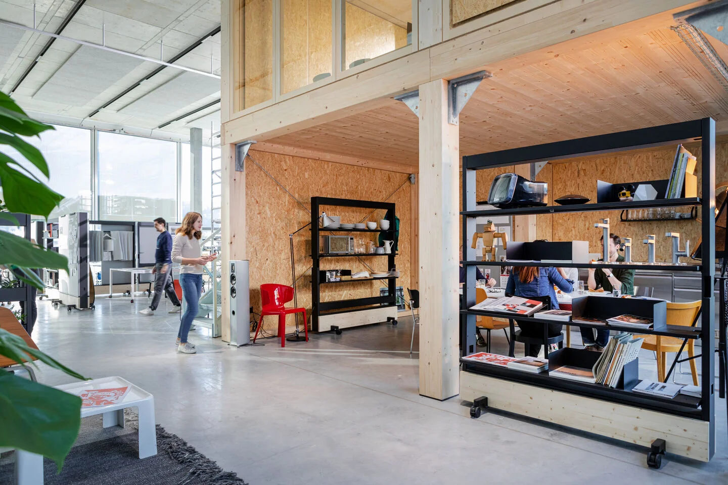 VITRA DANCING WALL || Maximizing Flexibility In The Workspace With ...