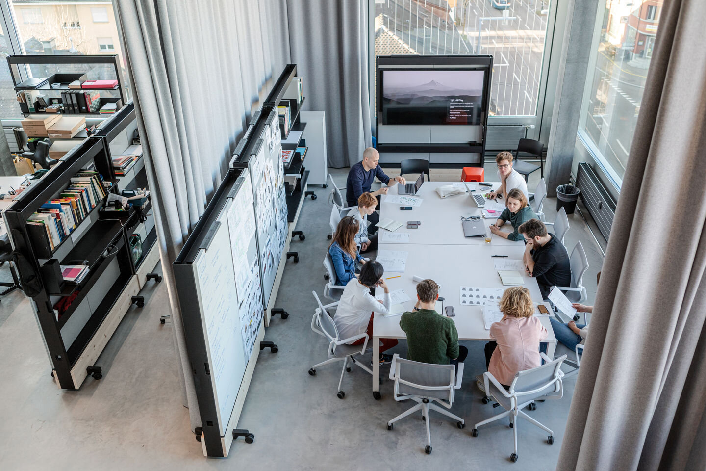 VITRA DANCING WALL || Maximizing Flexibility In The Workspace With ...