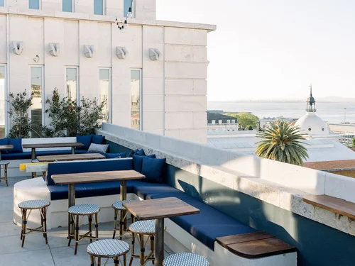 JAVA ROOFTOP BAR IN LISBON || Surround Yourself With Postcard-worthy ...