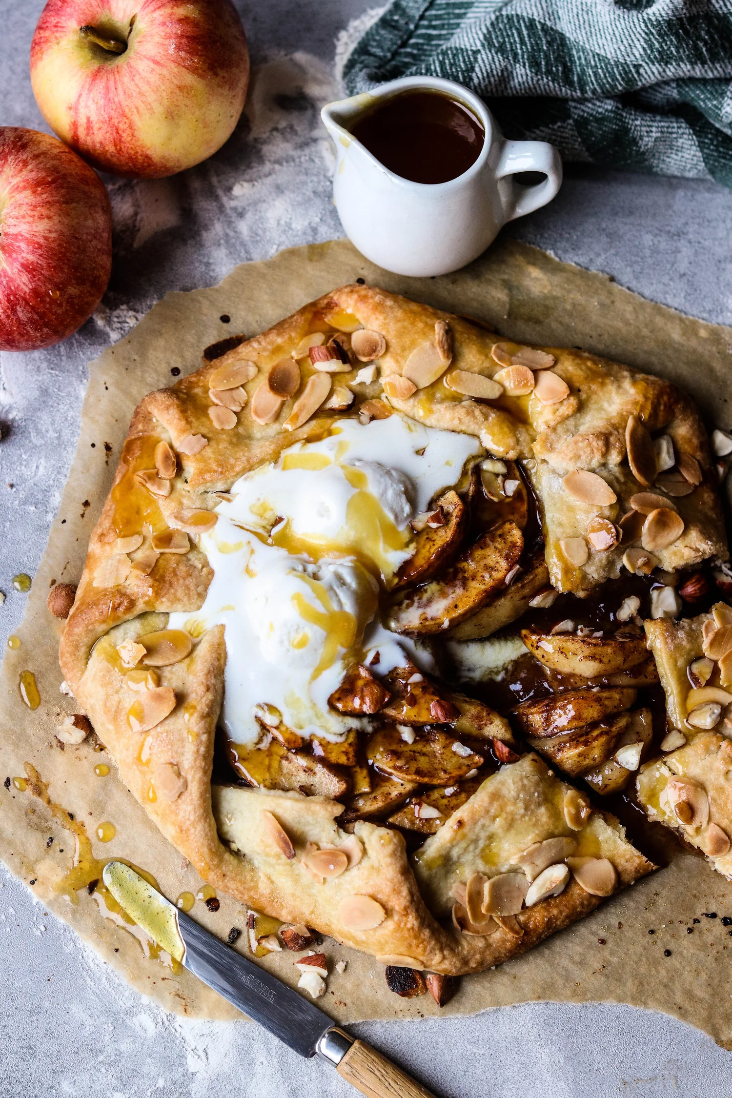 Vegan galette með eplum og karamellusósu — Veganistur
