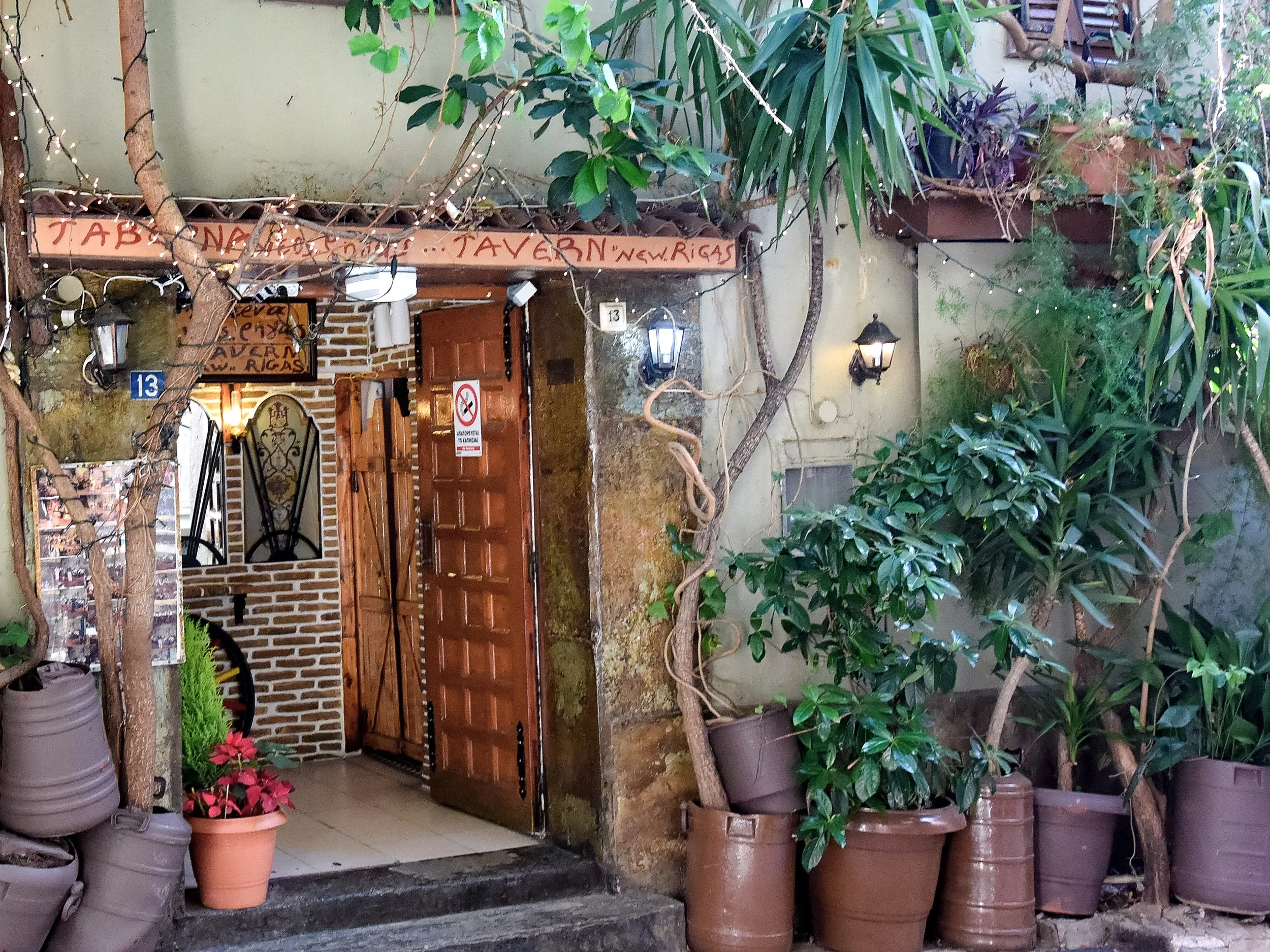 New Rigas music tavern with folk danceNew Rigas - Νέος Ρήγας