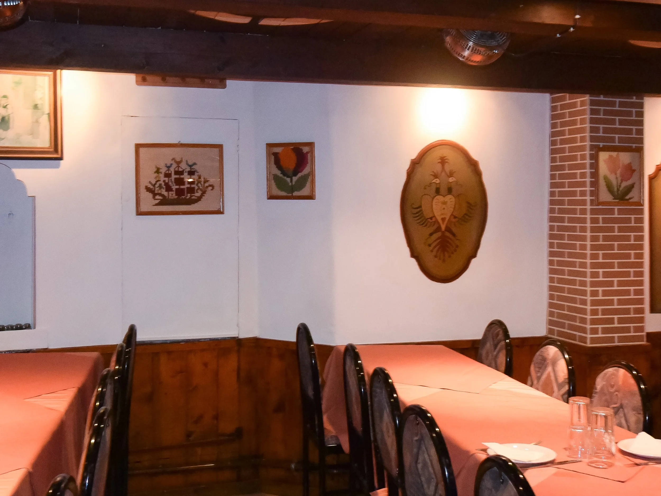 New Rigas music tavern with folk danceNew Rigas - Νέος Ρήγας