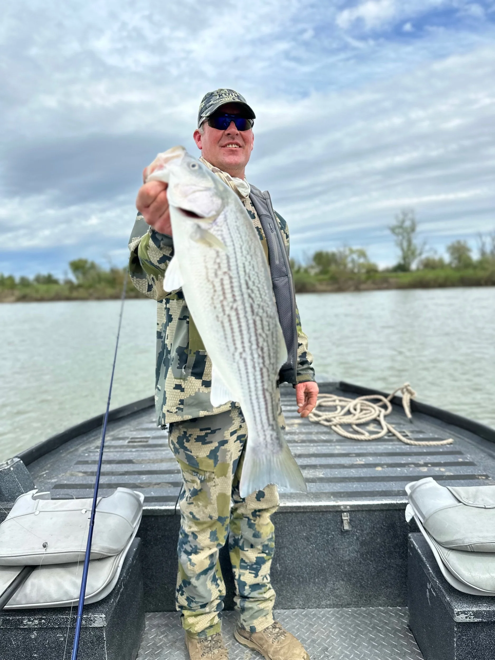 Sacramento River Fishing Guides and Fishing Charter Service/Northern ...