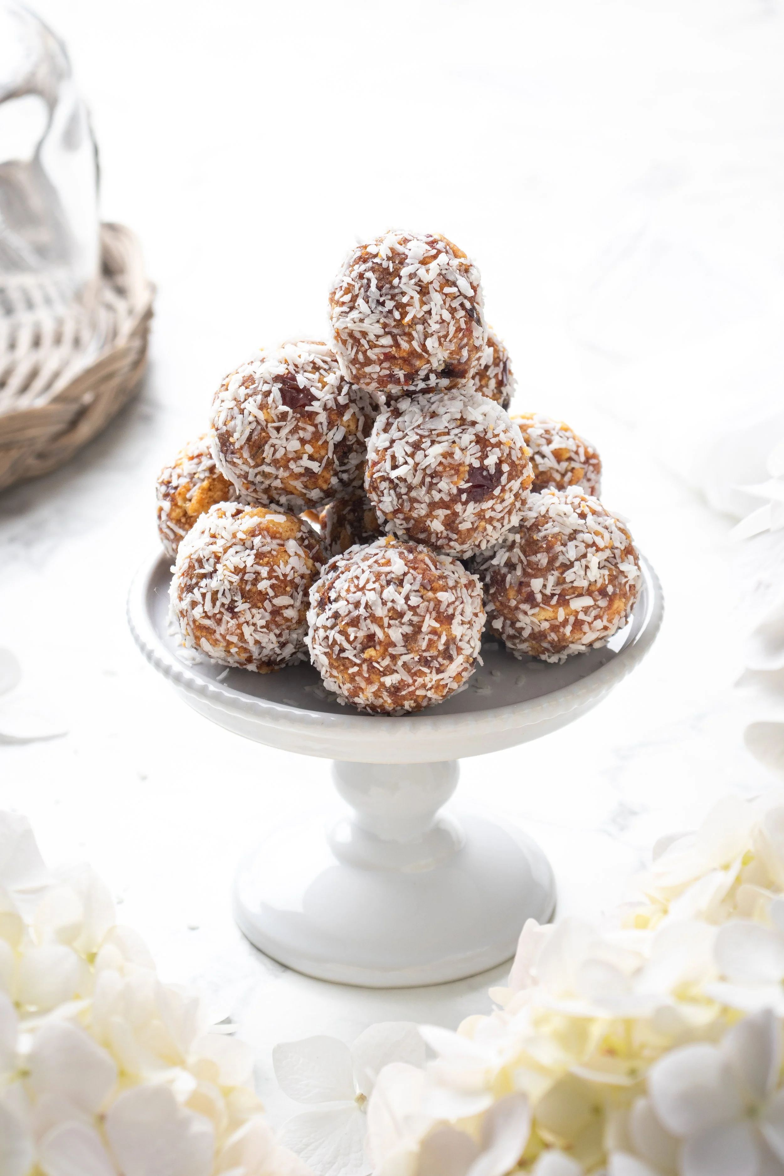 Dadelballetjies / Coconut Date Balls — ALANA SMITH