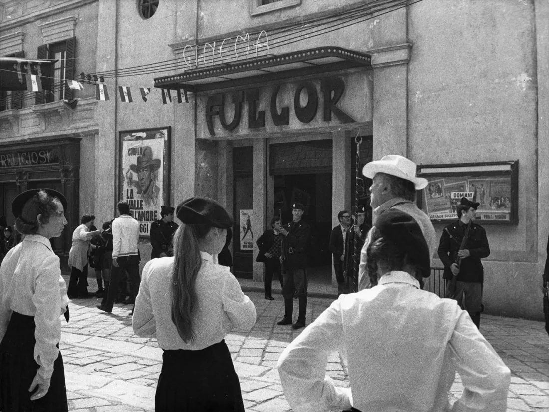 LA RIMINI DI FEDERICO FELLINI - VIAGGIO NEI LUOGHI DI AMARCORD ...