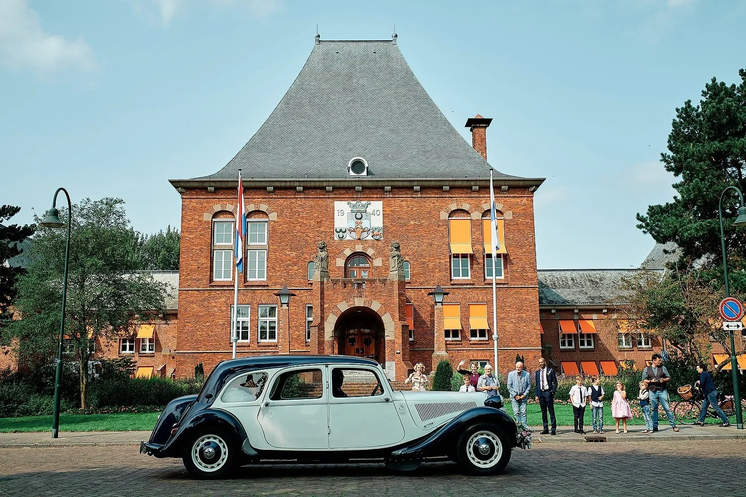 De trouwauto: het onmisbare detail van een bruiloft — Trouwshoot.nl