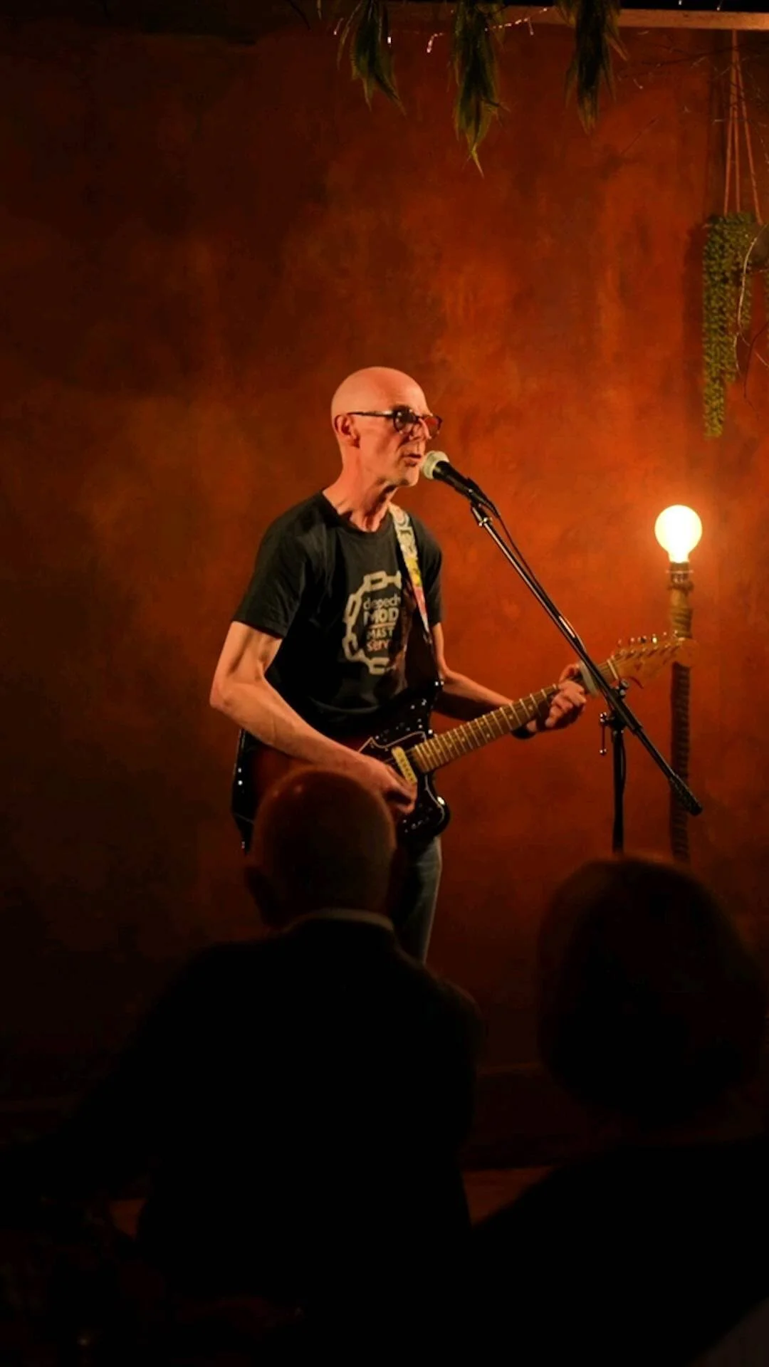 BUTTON LIVE LOUNGE — The Button Warehouse Bar & Live Music Venue ...