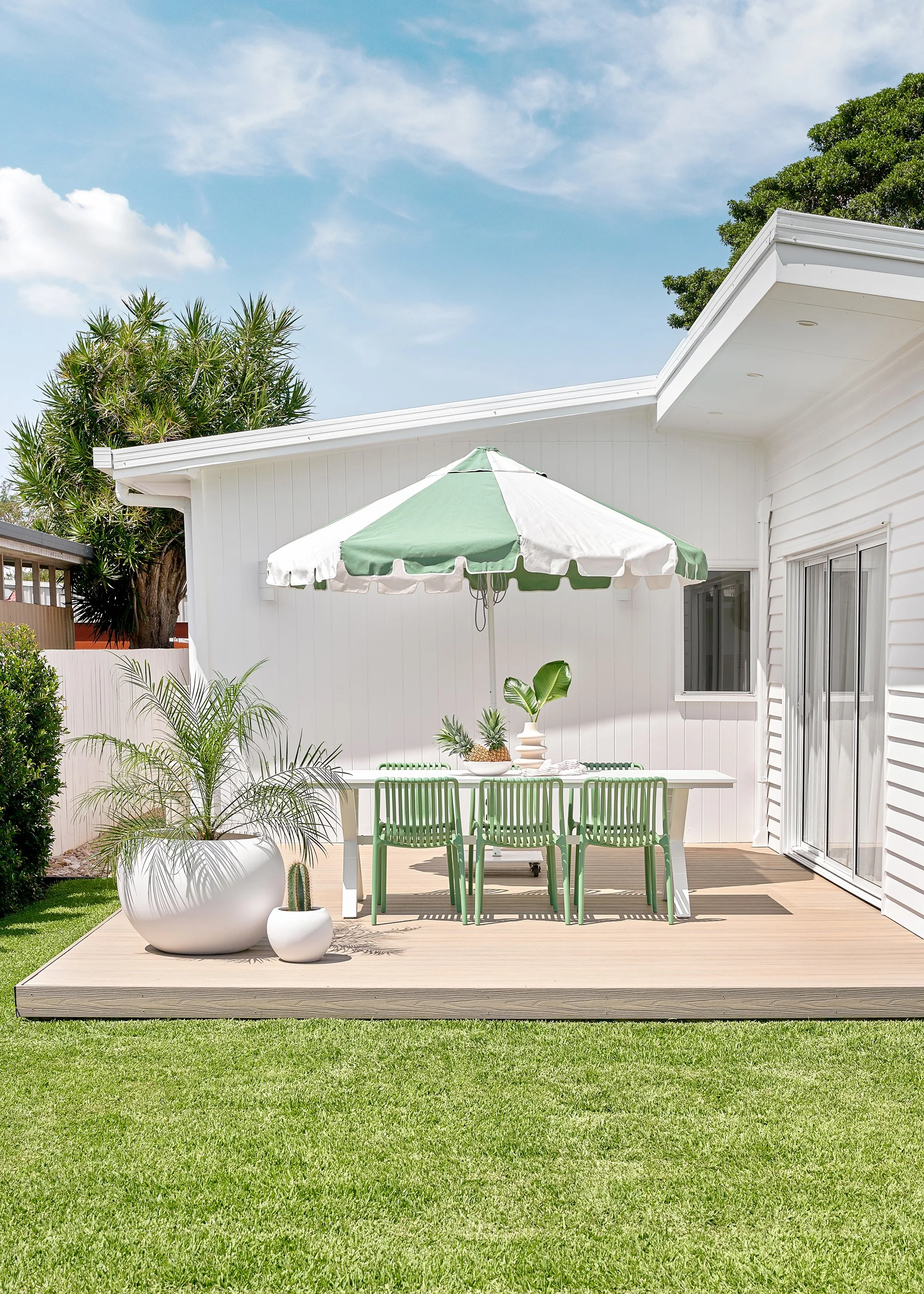New coastal outdoor setting for Higlett House — Adore Home Magazine