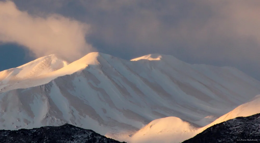 Stunning scenes as african sand turns snow on Greek island of Crete pink