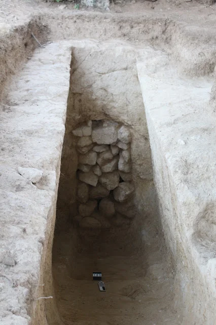Two Unlooted Mycenaean Chamber Tombs Unearthed In Southern Greece
