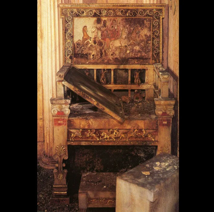 The discovery of the tomb of Philip II which proved that ancient ...